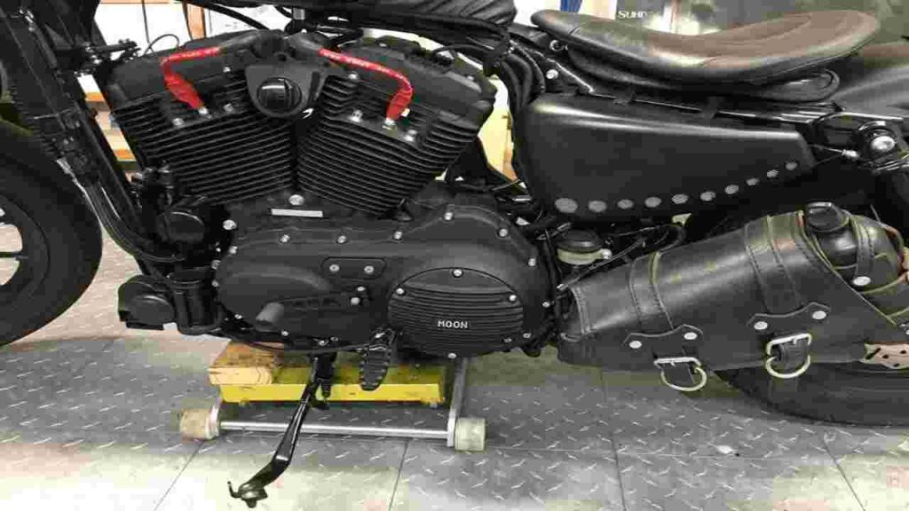 Mid controls vs. Forward Controls in Harley: A Comparison of Pros