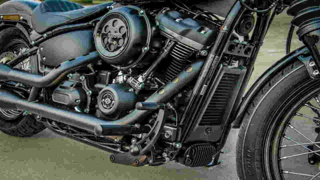 Mid controls vs. Forward Controls in Harley: A Comparison of Pros