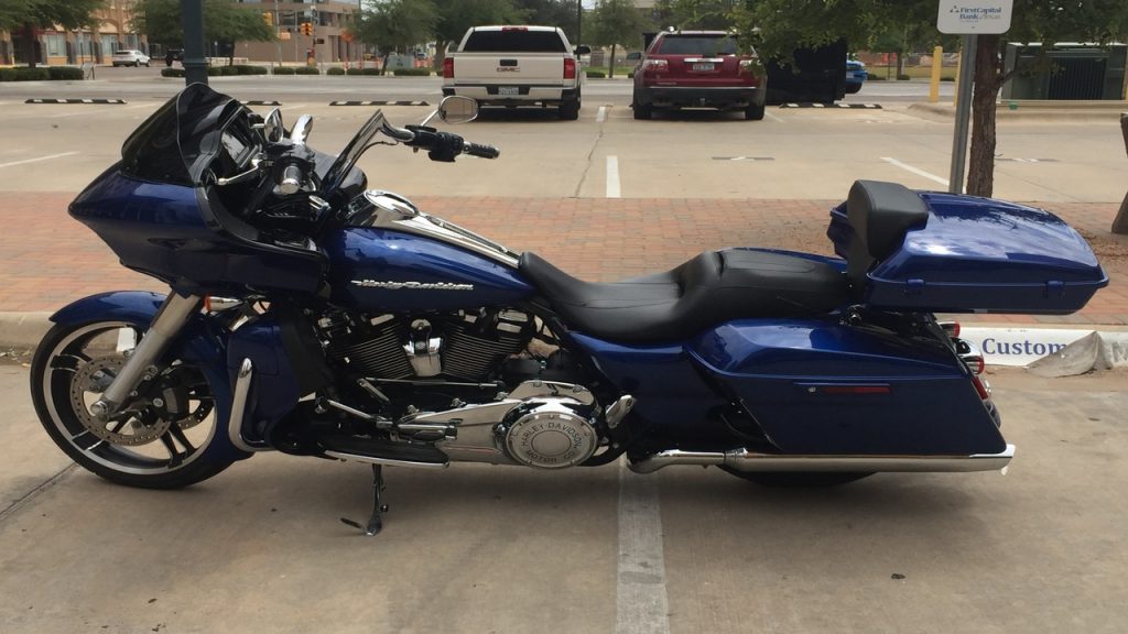 Chopped vs. Razor Tour Pack: Which is the Better Option?