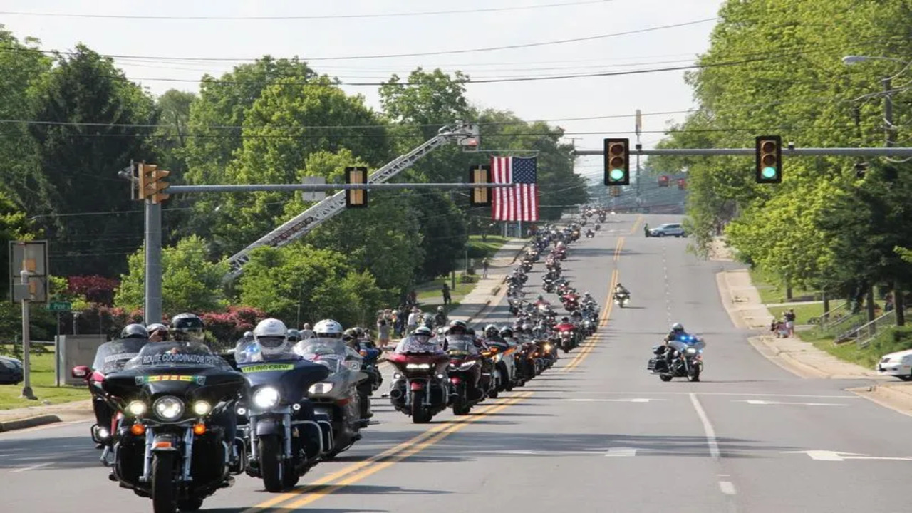 Rolling Thunder Ride To The Wall - A Thrilling Ride
