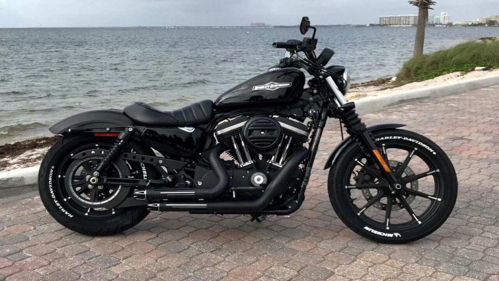 Harley Sportster Custom 883: A User's Experience