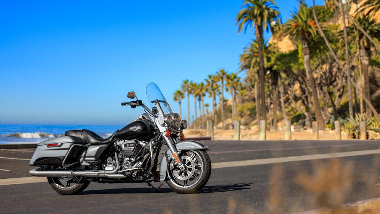 Conquer the Road: Road King Motorcycle Majesty!