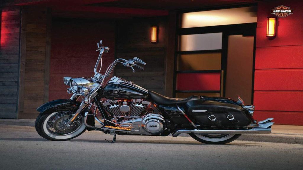 Road King Classic FLHRCI: Follow The Guide