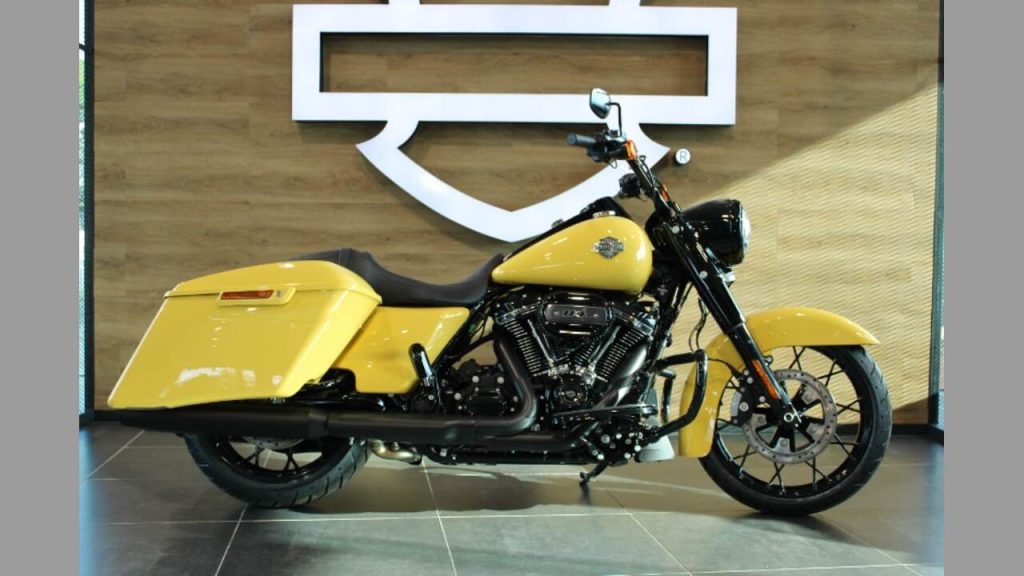 Harley Road King: Ride the Legend, Feel the Power!