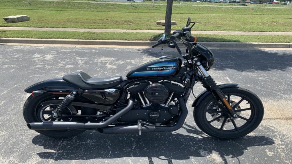 Harley Sportster Custom 1200 - Power And Performance