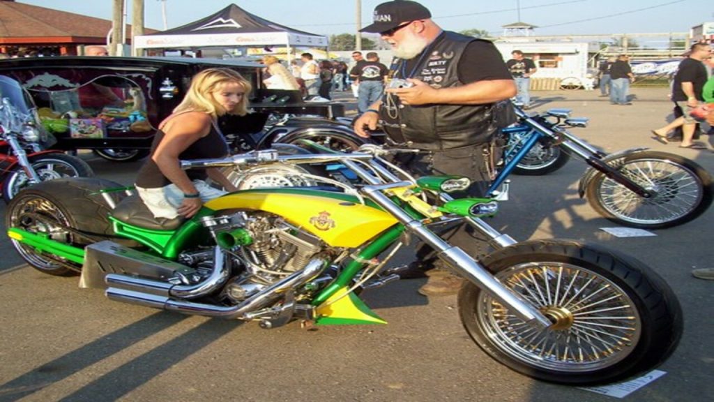 Easyriders Rodeo - Experience The Thrills